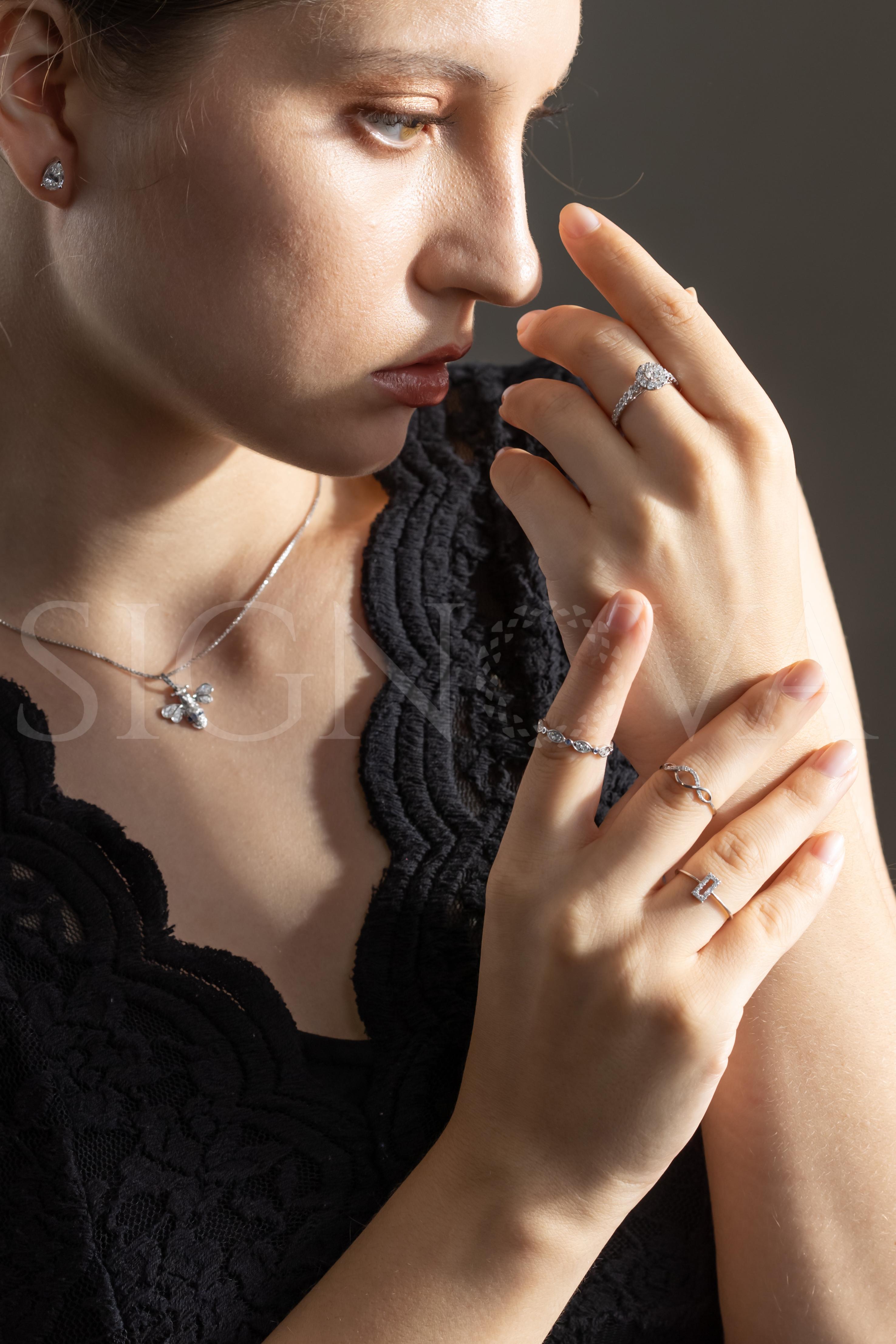 Halo Round Lab-Grown Diamond Engagement Ring – Signova